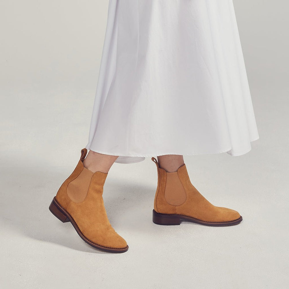 EOS Footwear | KARLA ankle boots | Womens flat leather chelsea boot