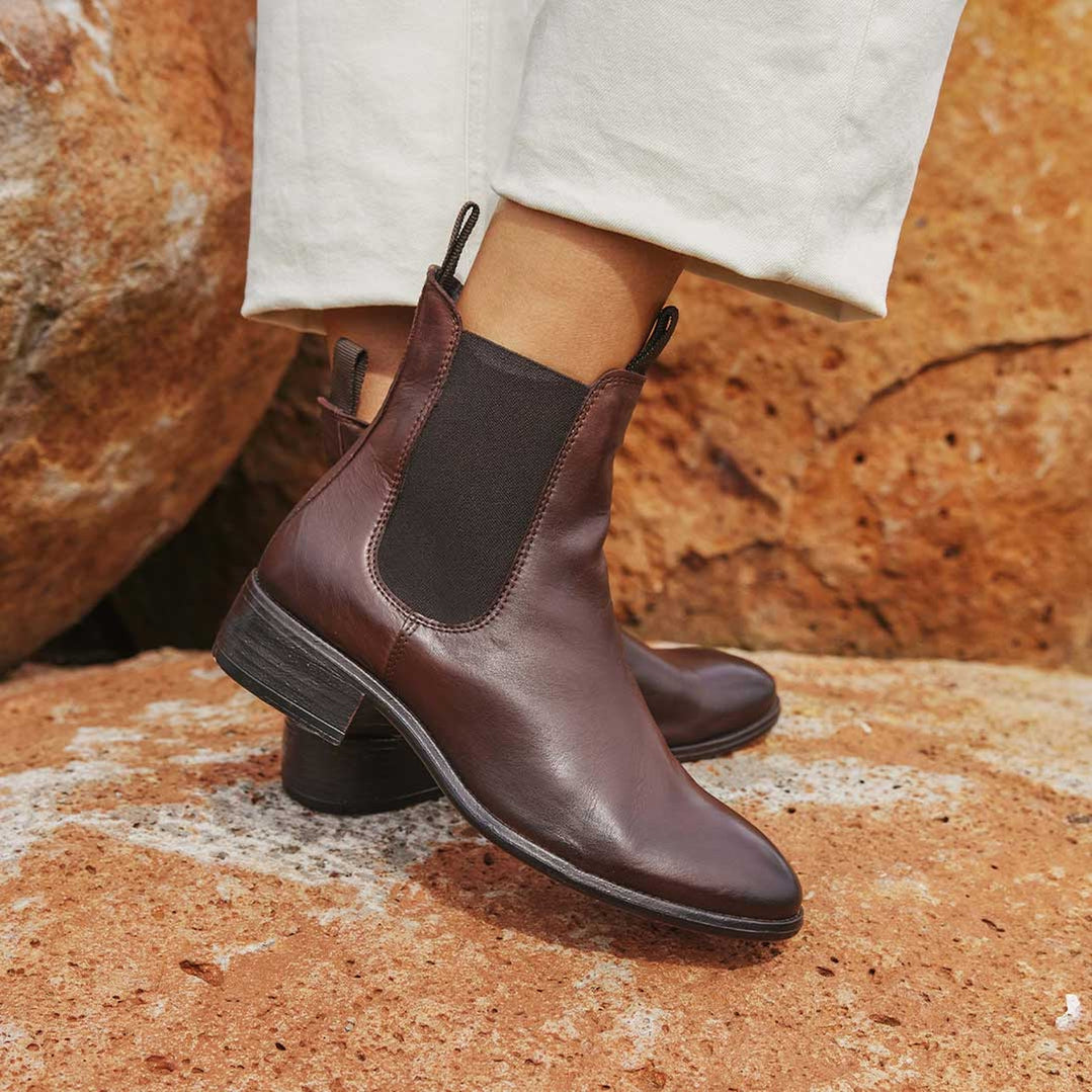 Women's Leather Chesea Boots | EOS Footwear